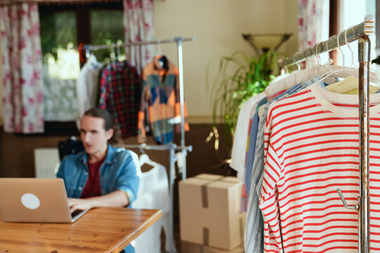 「Thrifting」の画像 - 37,149 件の Stock 写真、ベクターおよびビデオ | Adobe Stock