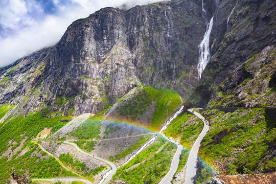 Trollstigen bilder – Bläddra bland 6,005 stockfoton, vektorer och ...