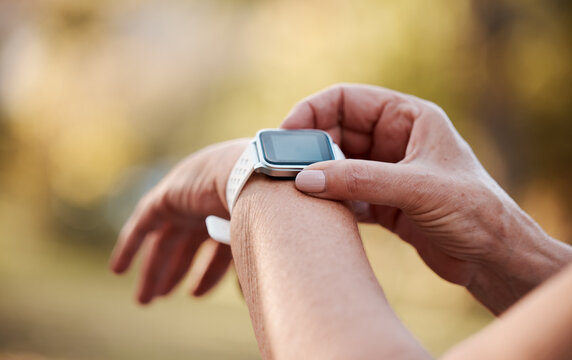 Smartwatch Images – Browse 141,575 Stock Photos, Vectors, and Video ...