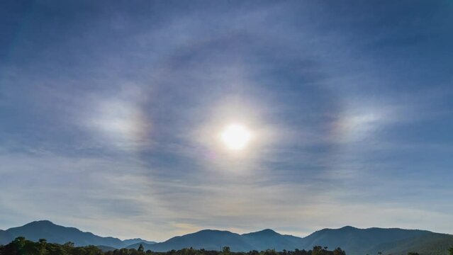"Solar Halo" Bilder – Durchsuchen 519 Archivfotos, Vektorgrafiken und ...