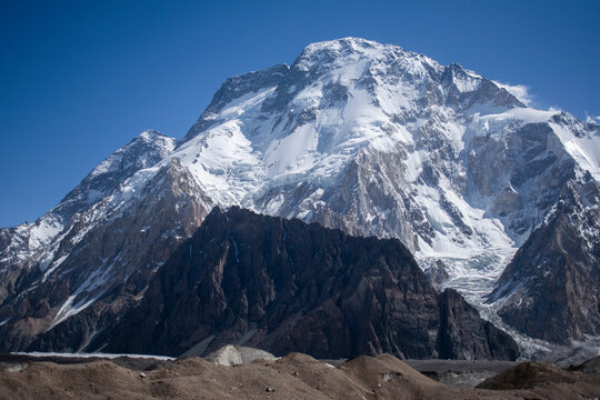 "Broad Peak" Images – Browse 78 Stock Photos, Vectors, and Video ...