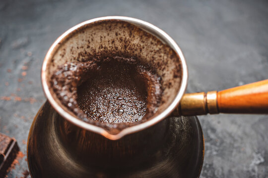 Dzezva Bilder – Durchsuchen 16,073 Archivfotos, Vektorgrafiken und ...