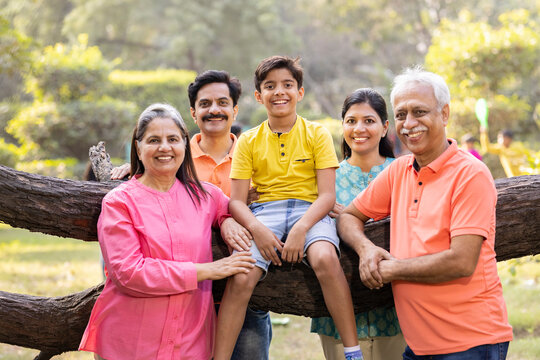 "Indian Family" Bilder – Durchsuchen 1,259 Archivfotos, Vektorgrafiken ...