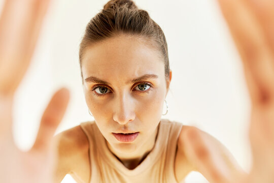 Unpleasing Bilder – Durchsuchen 1,275 Archivfotos, Vektorgrafiken und ...