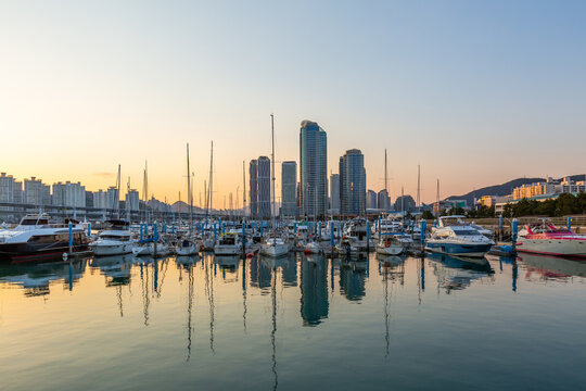 รูปภาพPusan – เลือกดูภาพถ่ายสต็อก เวกเตอร์ และวิดีโอ3,939 | Adobe Stock