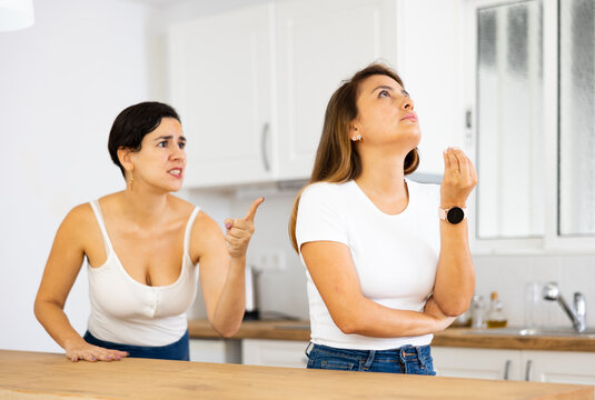 รูปภาพIndifferently – เลือกดูภาพถ่ายสต็อก เวกเตอร์ และวิดีโอ260 | Adobe ...