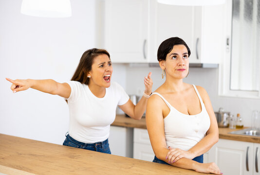 รูปภาพIndifferently – เลือกดูภาพถ่ายสต็อก เวกเตอร์ และวิดีโอ260 | Adobe ...