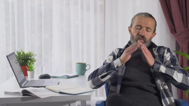 รูปภาพSuffocating – เลือกดูภาพถ่ายสต็อก เวกเตอร์ และวิดีโอ15,047 ...