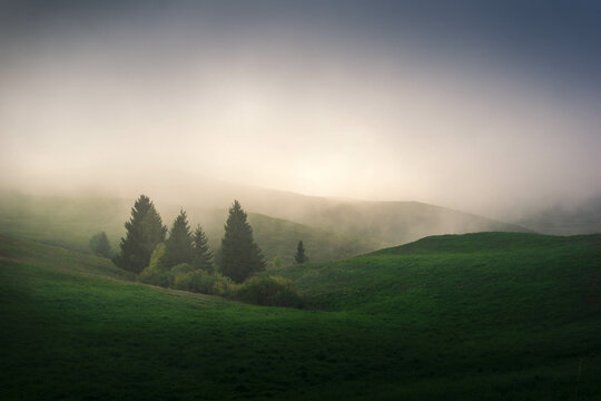 Nebelig Bilder – Durchsuchen 1,080,118 Archivfotos, Vektorgrafiken und ...