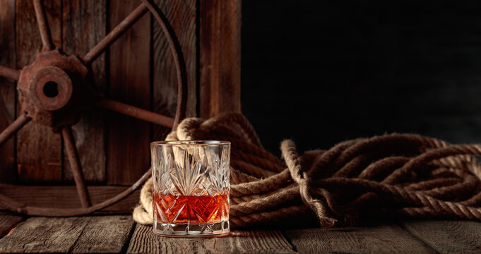 รูปภาพDistillat – เลือกดูภาพถ่ายสต็อก เวกเตอร์ และวิดีโอ115,978 | Adobe ...