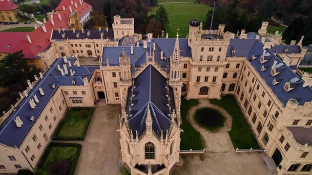 "Lednice Castle"-Bilder: Stock-Fotos & -Videos. | Adobe Stock