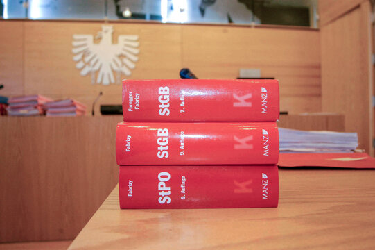 รูปภาพStrafen – เลือกดูภาพถ่ายสต็อก เวกเตอร์ และวิดีโอ348 | Adobe Stock