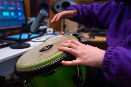 Tarambuka Bilder – Durchsuchen 1,930 Archivfotos, Vektorgrafiken und ...