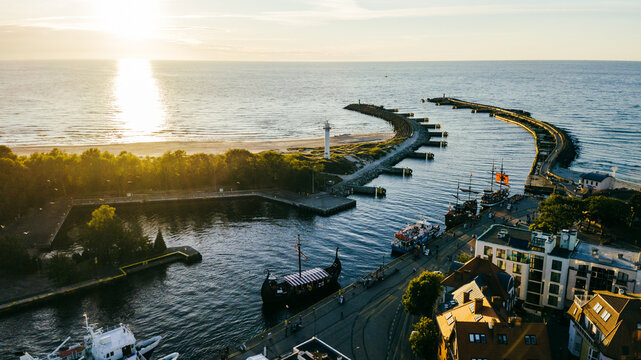 Larboard bilder – Bläddra bland 1,700 stockfoton, vektorer och videor ...