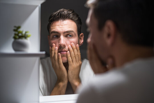 Scowled Bilder – Durchsuchen 145,776 Archivfotos, Vektorgrafiken und ...