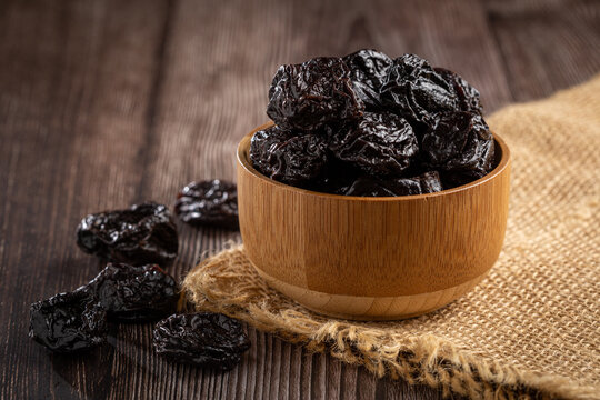 "Dried Prune"-Bilder: Stock-Fotos & -Videos. | Adobe Stock