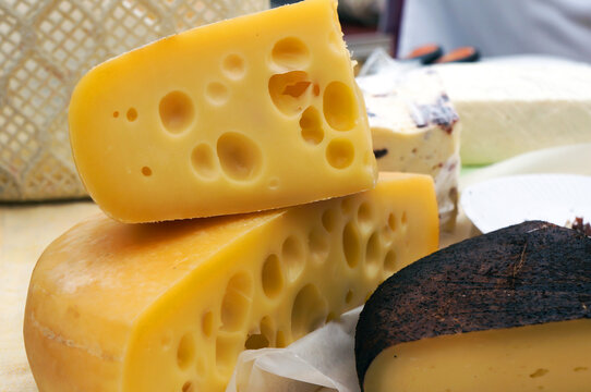 Maasdamer bilder – Bläddra bland 2,660 stockfoton, vektorer och videor ...