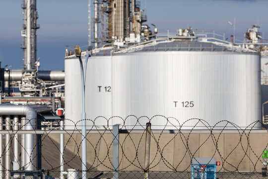"Fuel Production" Images – Browse 96 Stock Photos, Vectors, and Video ...