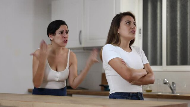 Indifferently Bilder – Durchsuchen 286 Archivfotos, Vektorgrafiken und ...