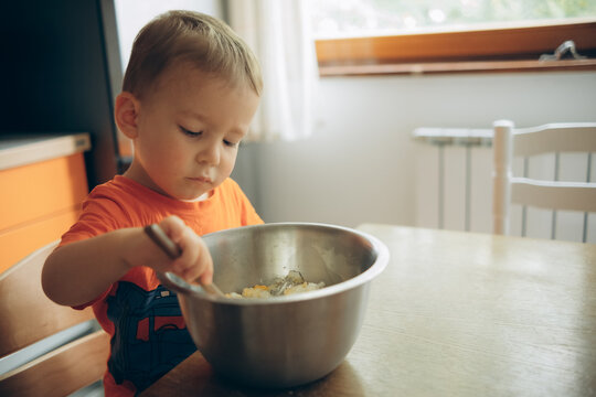 Stirring bilder – Bläddra bland 66,319 stockfoton, vektorer och videor ...