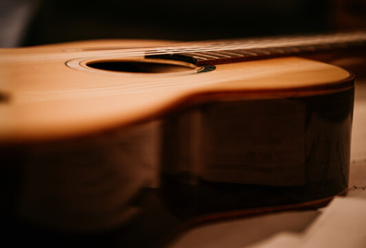 Gitara bilder – Bläddra bland 900 stockfoton, vektorer och videor ...
