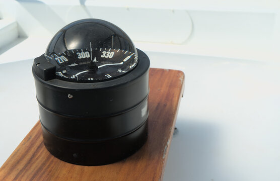 รูปภาพGyrocompass – เลือกดูภาพถ่ายสต็อก เวกเตอร์ และวิดีโอ160 | Adobe Stock