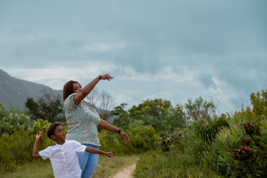"Throwing Rocks"-Bilder: Stock-Fotos & -Videos. | Adobe Stock