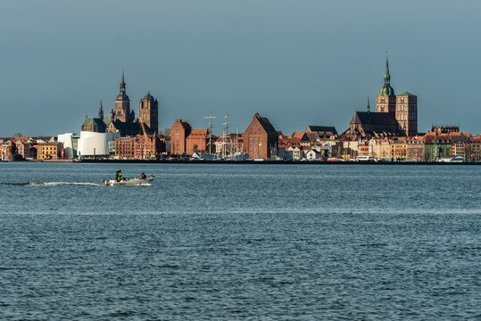 รูปภาพ"Hansestadt – เลือกดูภาพถ่ายสต็อก เวกเตอร์ และวิดีโอ38,180 ...