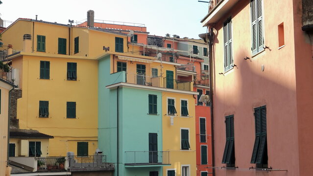 Case Colorate Images – Browse 2,785 Stock Photos, Vectors, and Video ...