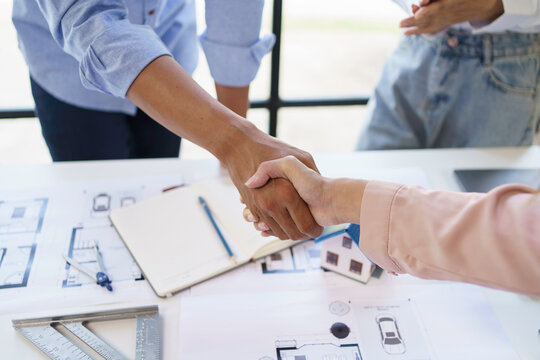 "Hand In" Imagens – Procure 168,412 fotos, vetores e vídeos | Adobe Stock