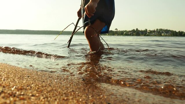 Ankle-Deep - Images et vidéos libres de droits | Adobe Stock
