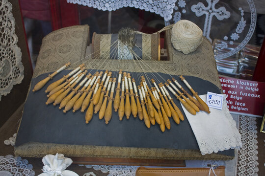 Lacemaker Bilder – Durchsuchen 167 Archivfotos, Vektorgrafiken und ...