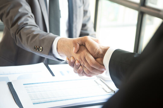 "Gentlemen Agreement" bilder – Bläddra bland 1,202 stockfoton, vektorer ...
