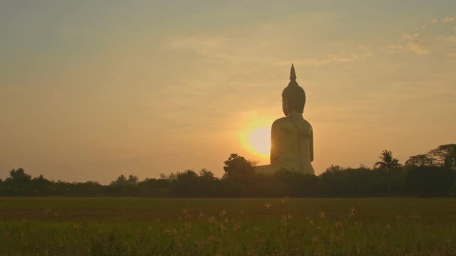 Imágenes de "Wat Muang": descubre bancos de fotos, ilustraciones ...