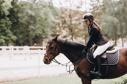 Reiterinnen-Bilder: Stock-Fotos & -Videos. | Adobe Stock