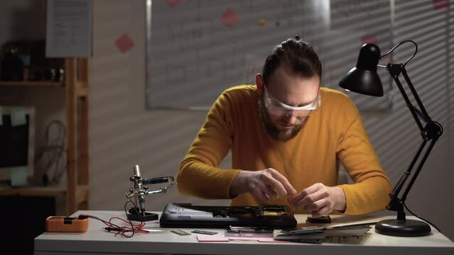 รูปภาพDisassembly – เลือกดูภาพถ่ายสต็อก เวกเตอร์ และวิดีโอ38,428 ...