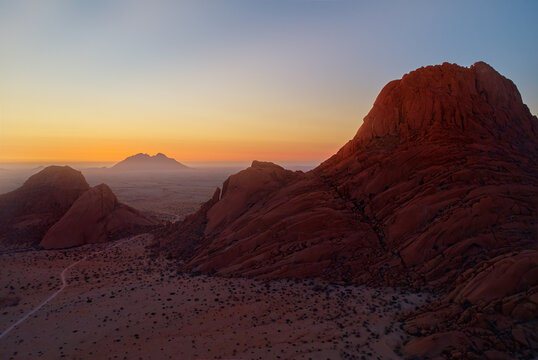 รูปภาพMountainscape – เลือกดูภาพถ่ายสต็อก เวกเตอร์ และวิดีโอ27,151 ...