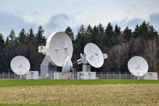 Funksignal Bilder – Durchsuchen 3,756 Archivfotos, Vektorgrafiken und ...
