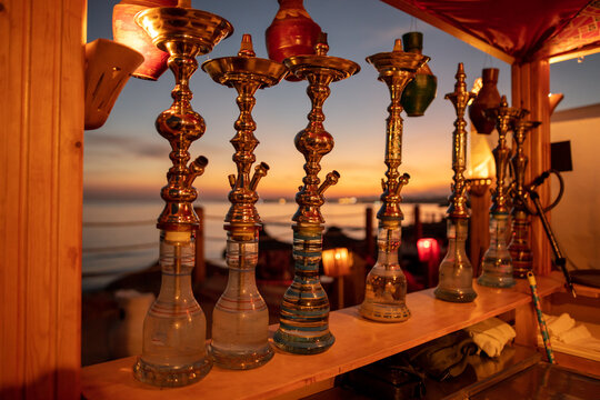 รูปภาพHukka – เลือกดูภาพถ่ายสต็อก เวกเตอร์ และวิดีโอ100,150 | Adobe Stock