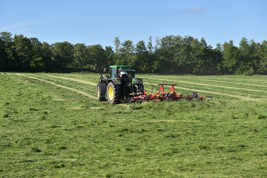 「Heuwender」の写真素材 | 361件の無料イラスト画像 | Adobe Stock