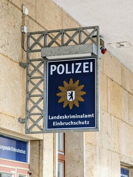 Polizeistern bilder – Bläddra bland 23 stockfoton, vektorer och videor ...