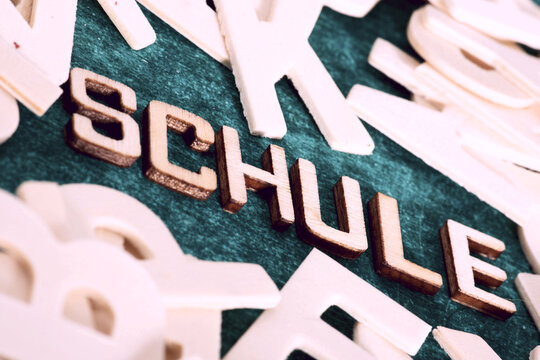 Schulpflicht Bilder – Durchsuchen 3,903 Archivfotos, Vektorgrafiken und ...