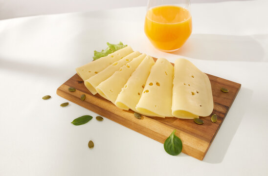 รูปภาพEmmenthaler – เลือกดูภาพถ่ายสต็อก เวกเตอร์ และวิดีโอ27,573 ...