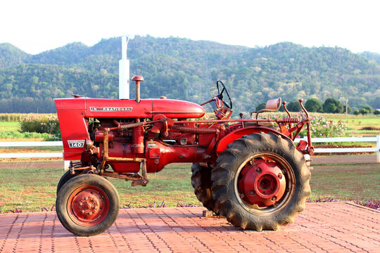 Farmall-Bilder: Stock-Fotos & -Videos. | Adobe Stock