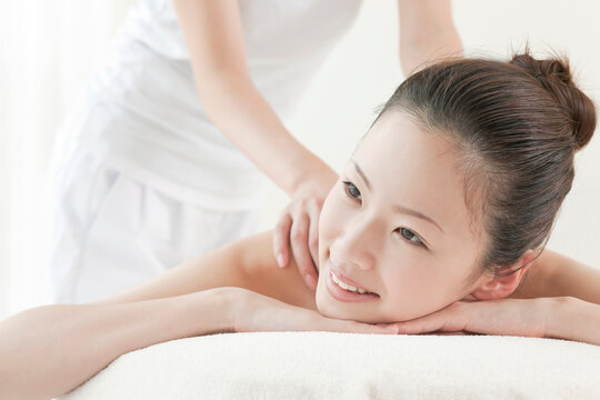 Dekolletee Bilder – Durchsuchen 11,328 Archivfotos, Vektorgrafiken und ...