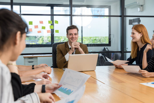 Einholen Bilder – Durchsuchen 32,792 Archivfotos, Vektorgrafiken und ...