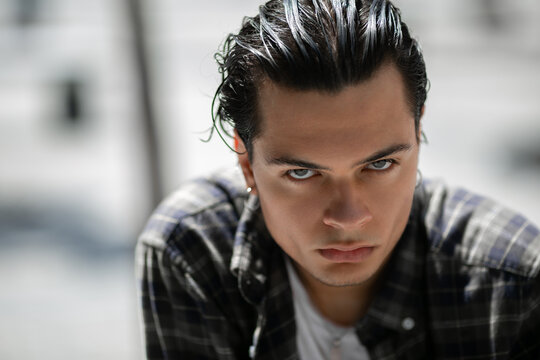 Defiant Bilder – Durchsuchen 13,400 Archivfotos, Vektorgrafiken und ...