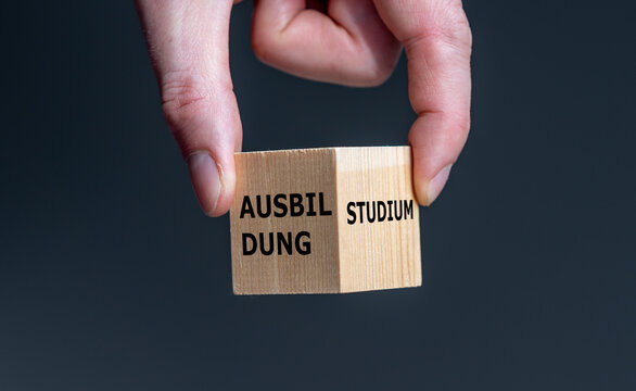 Abitur-Symbol Bilder – Durchsuchen 1,811 Archivfotos, Vektorgrafiken ...