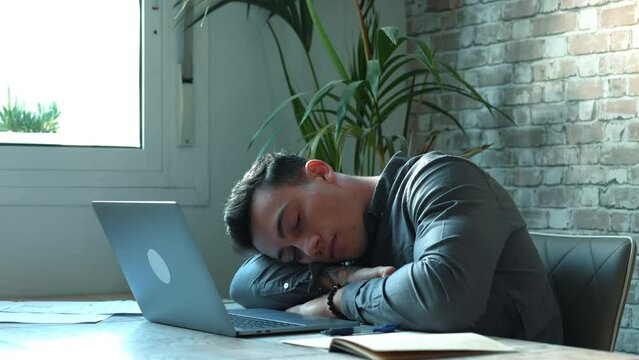 รูปภาพOverstudying – เลือกดูภาพถ่ายสต็อก เวกเตอร์ และวิดีโอ117 | Adobe ...