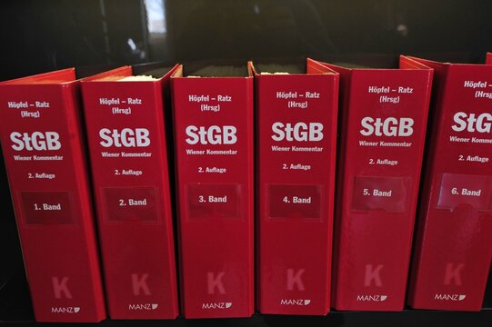 Strafgesetz Bilder – Durchsuchen 451 Archivfotos, Vektorgrafiken und ...